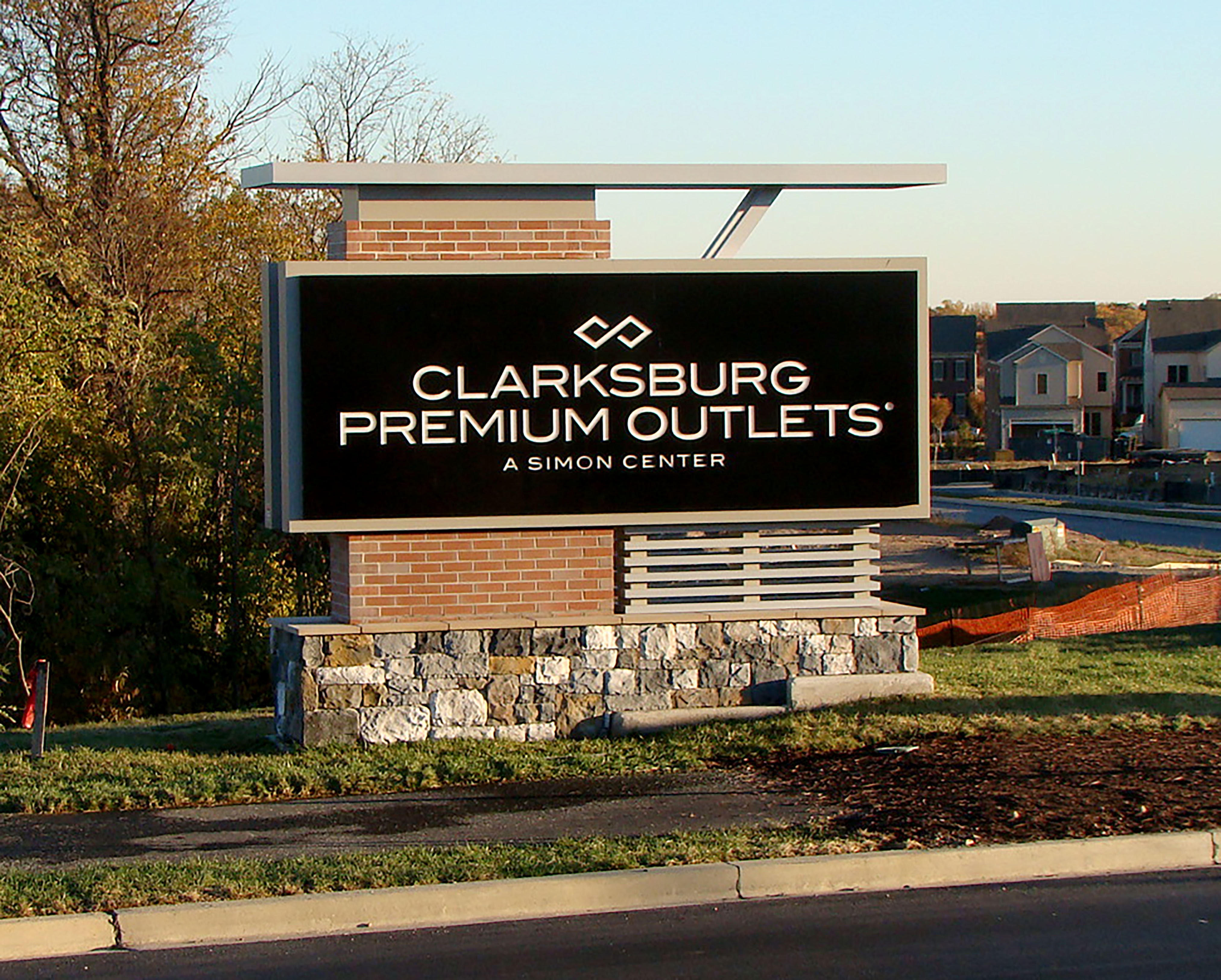 Clarksburg Premium Outlets - Pro Signs